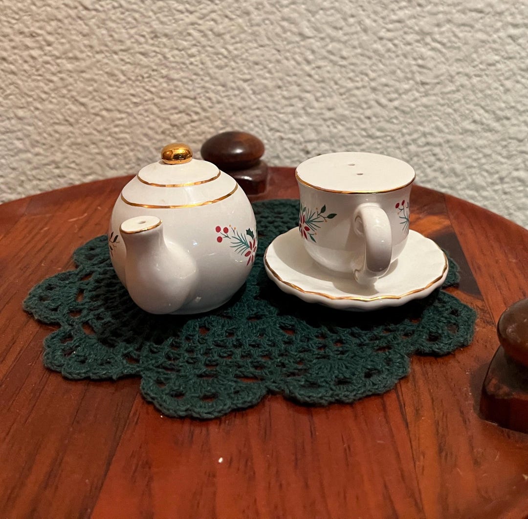 Vintage Figis Inc Teapot and Cup/saucer Fall/winter Salt & Pepper Set ...