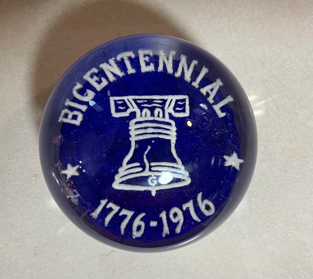 Vintage Collectible US Bicentennial 1776-1976 Glass Paperweight - Etsy