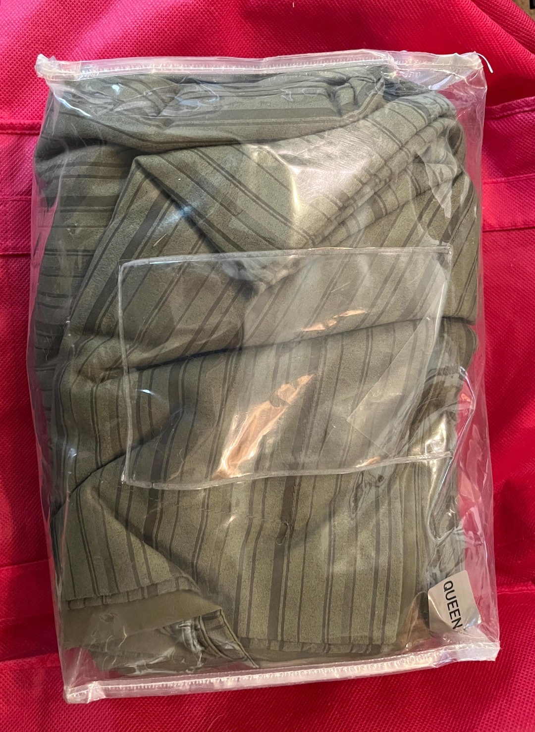 Gently Used Home Classics Queen Duvet Cover & Shams - Green/dark Green ...
