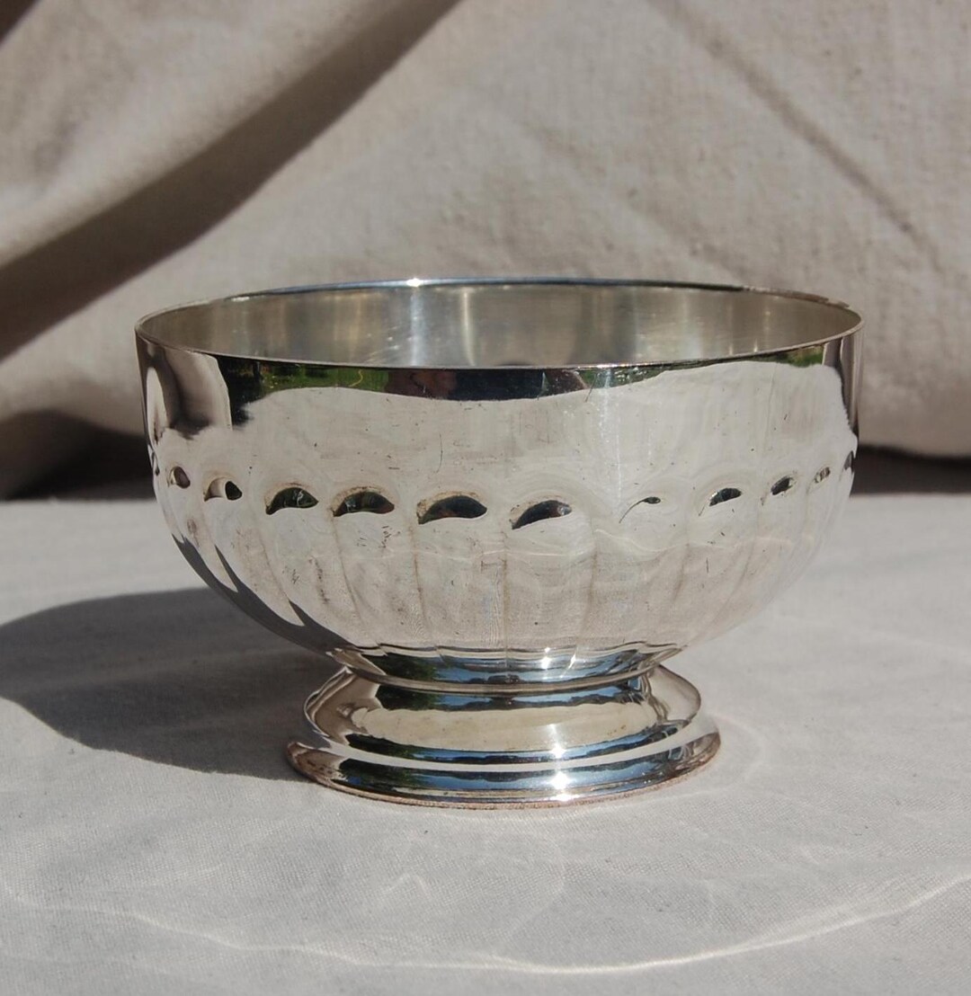 Vintage Small Silver Plated Pedestal Bowl Woods of Windsor, Silver ...