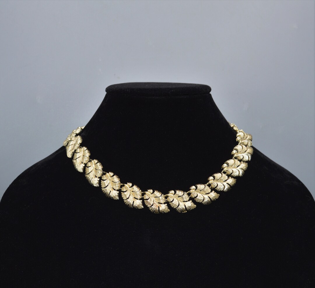 Vintage Lisner Leaf Design Light Gold Necklace - Etsy