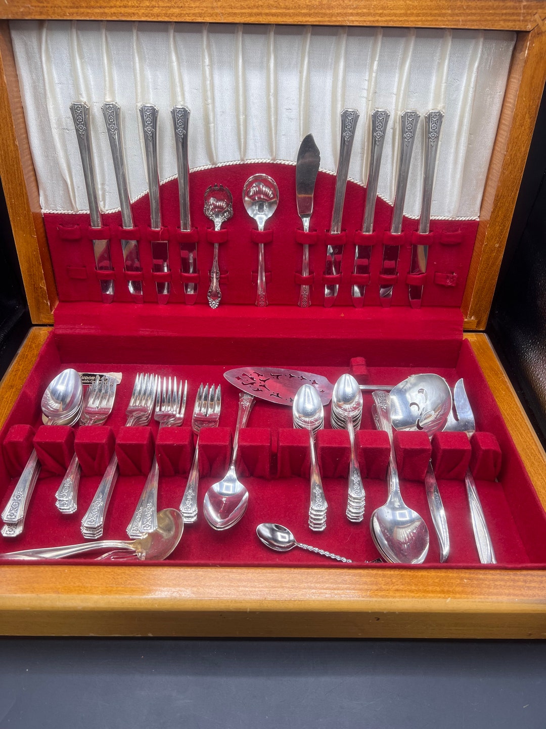 Oneida Tudor Plate fortune Flatware Set 1939 50 Pcs With Silver Box ...