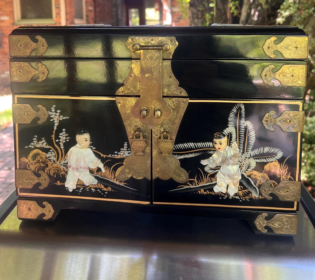 Chinese Black Lacquer Jewelry Box Inlaid With Mother-of-pearl and Hand ...
