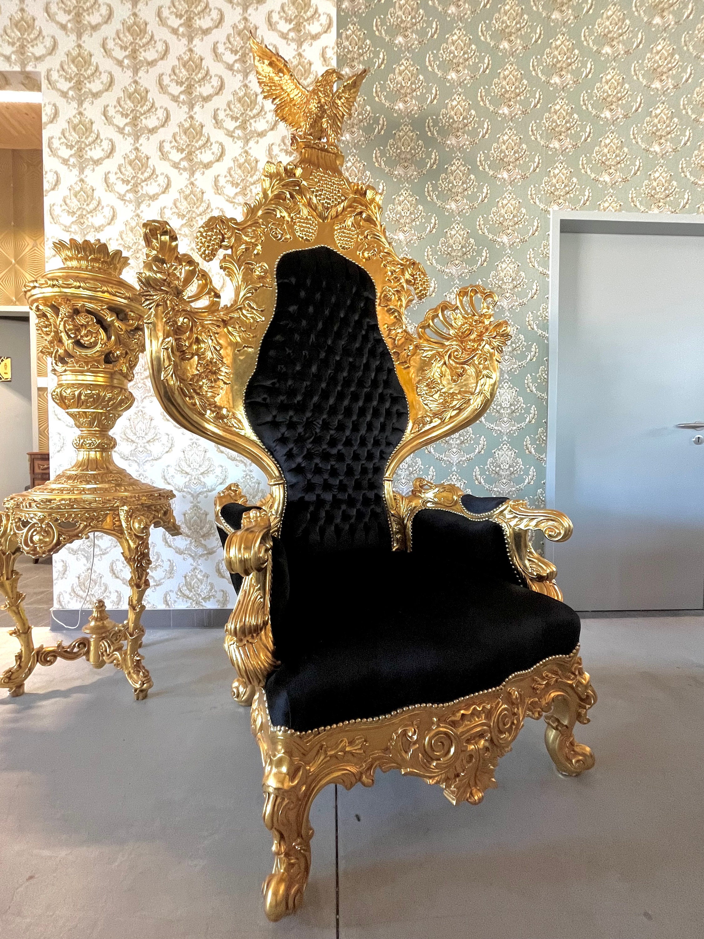 Black velvet throne chair store