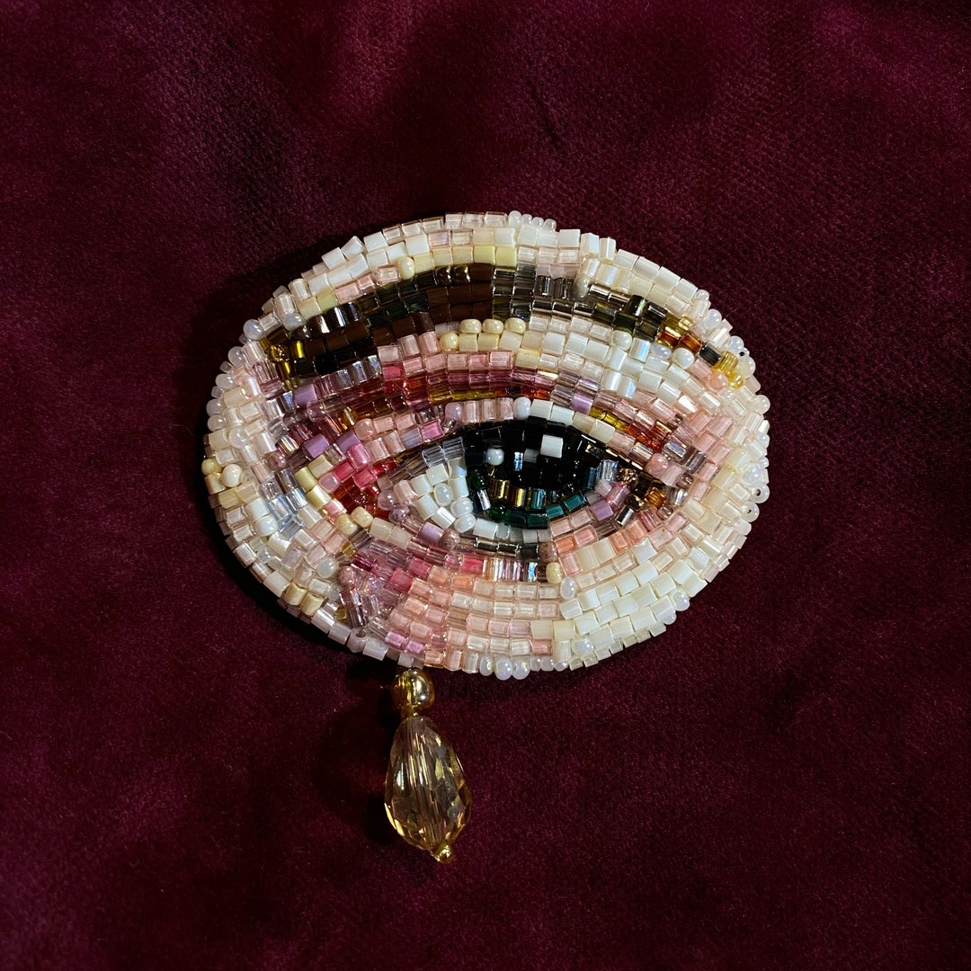 Broche perlée Evil eye / bijoux brodés / accessoires faits à la main ...