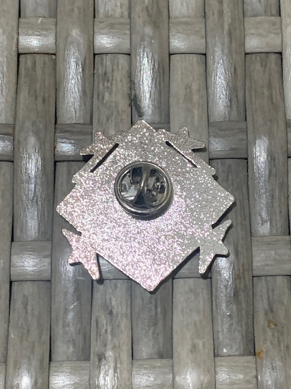 Apex Legends 4K Damage Badge Enamel Pin - Gem