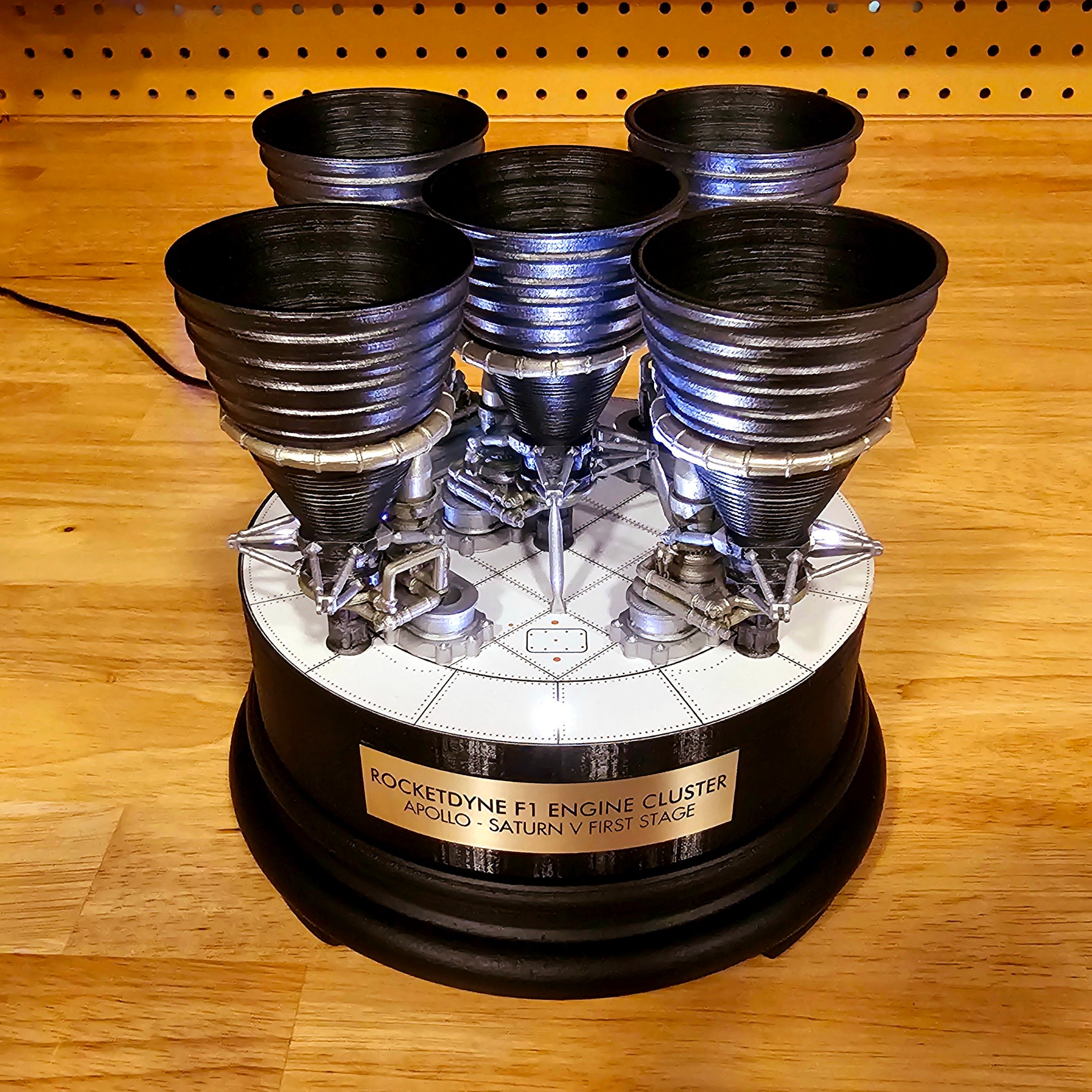Saturn V F 1 Rocket Cluster - 1/70 Scale FULLY Painted, Mounted W ...