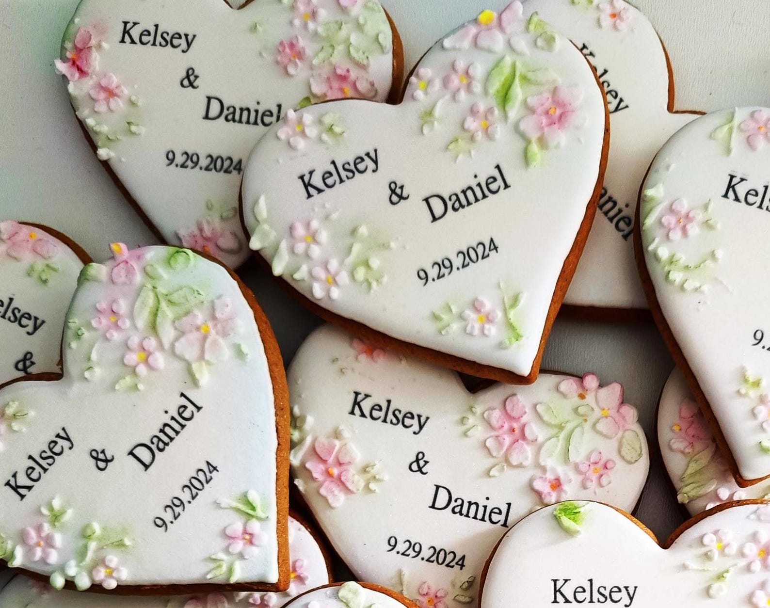 5 Cookies Wedding Names and Date Biscuit Cookie Heart Shaped Sugar ...