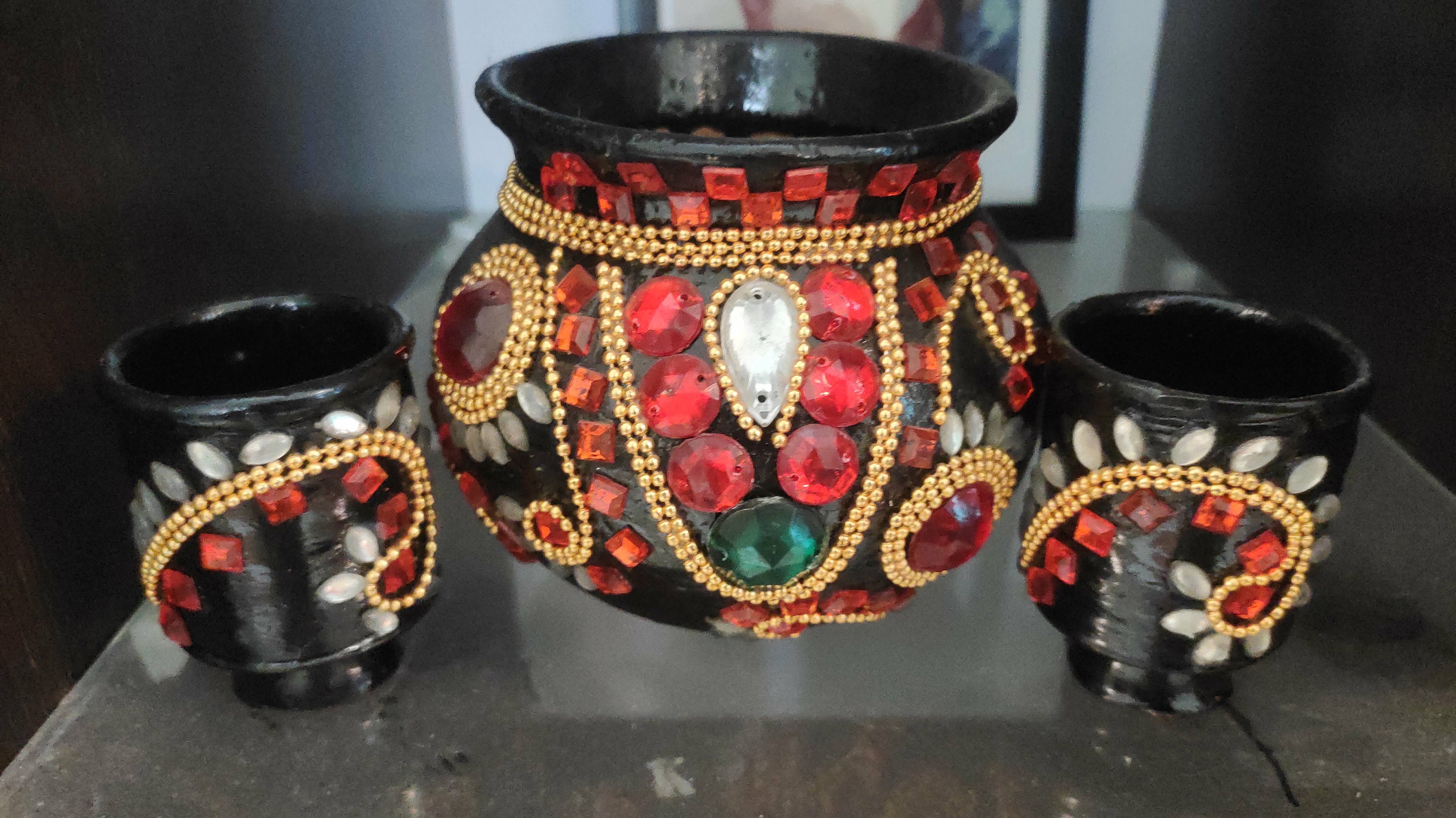 Simple Pot Painting Designs On Black Pot