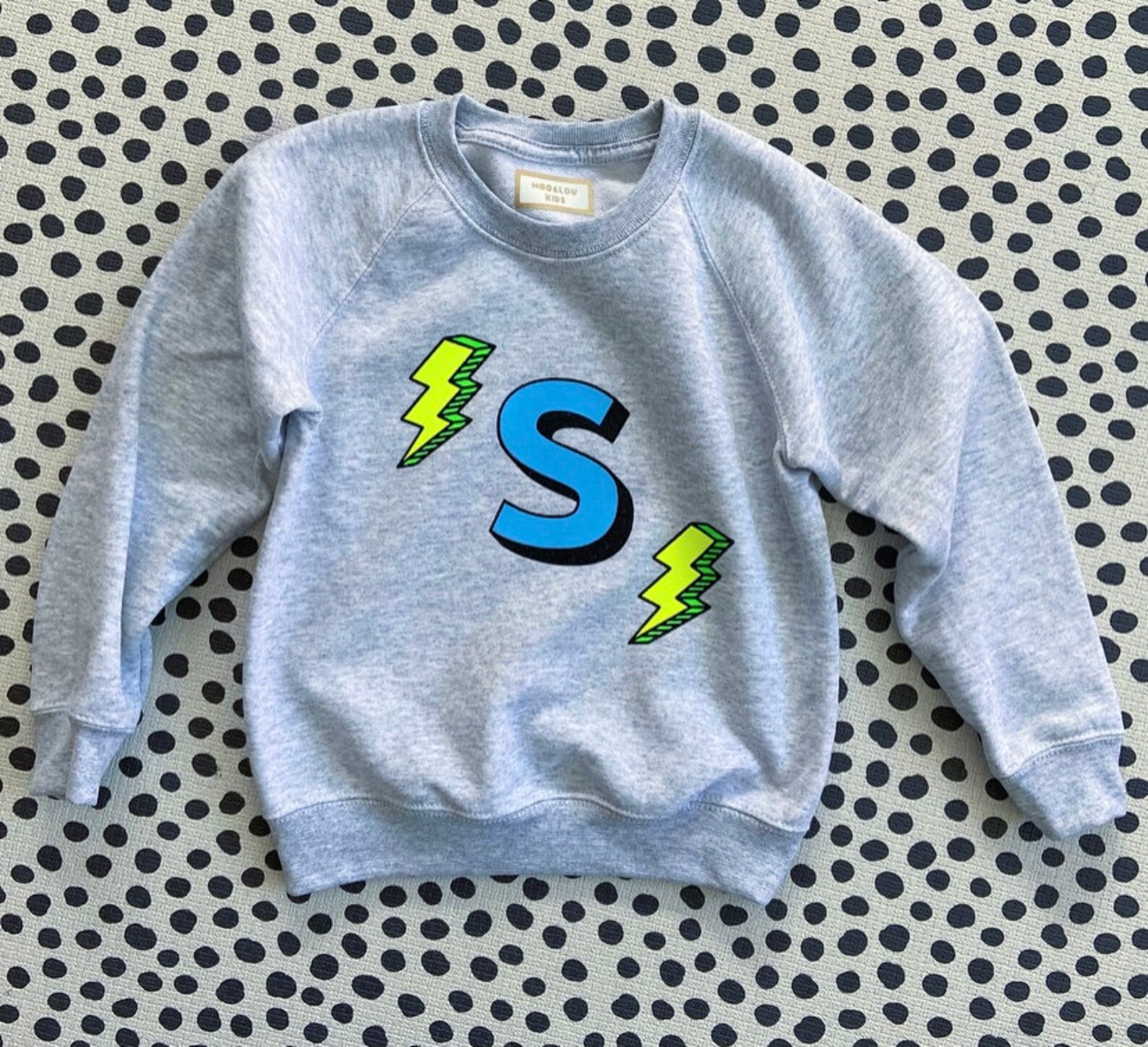 Suéter con letras personalizadas para niños azul/verde neón/amarillo ...