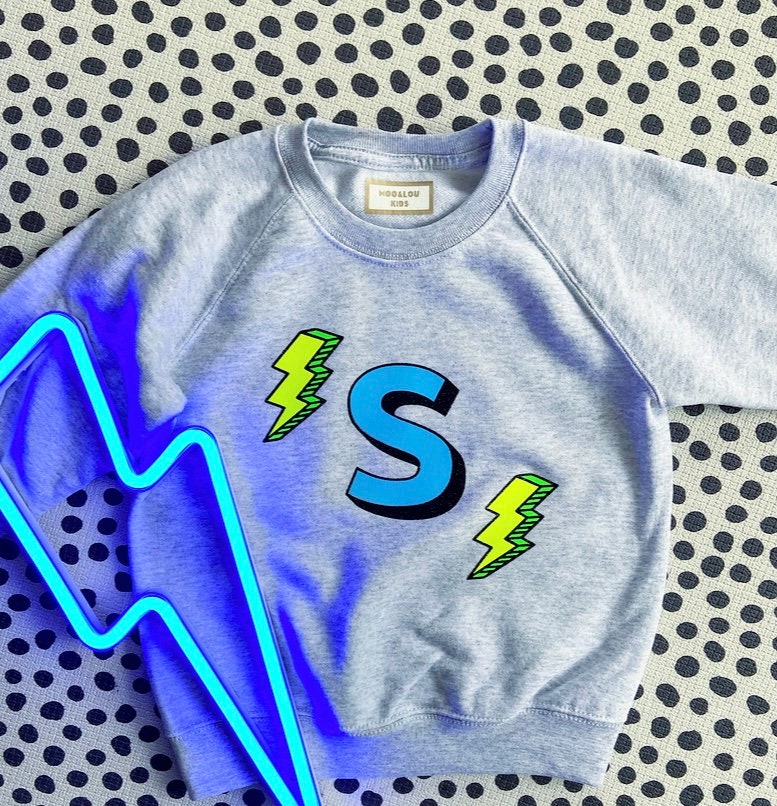 Suéter con letras personalizadas para niños azul/verde neón/amarillo ...