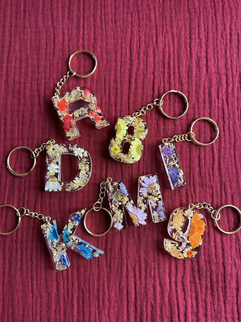 Personalized Initial Resin Flower Keychain / Custom Handmade Epoxy ...