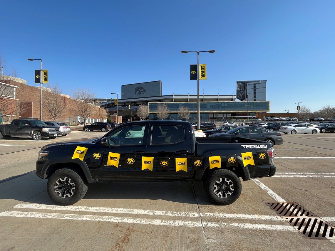 Iowa Hawkeyes Pennant Flags 18' of String With 12 Flags University of ...