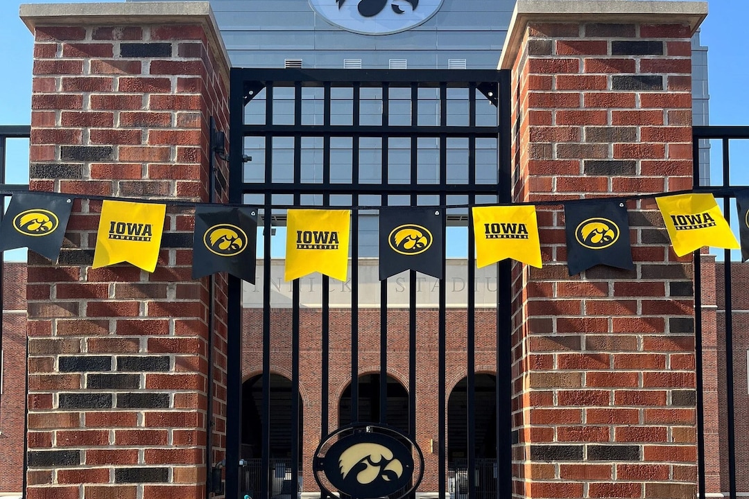 Iowa Hawkeyes Pennant Flags | 18' of String With 12 Flags | University ...