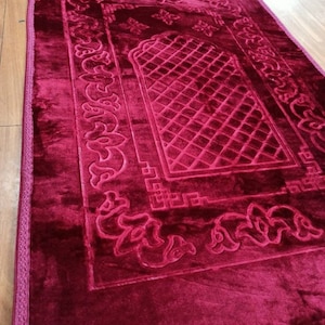 Personalized Thick Padded Velvet Prayer Mat, Premium Quality Prayer Rug ...