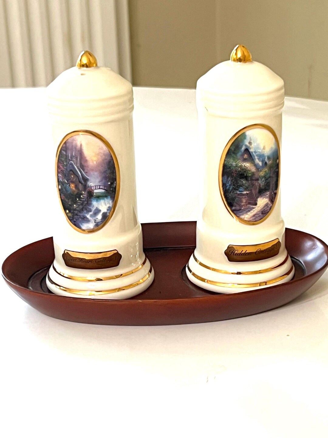 Thomas Kinkade Salt & Pepper Shaker Set Sweetheart and Hidden Cottage ...