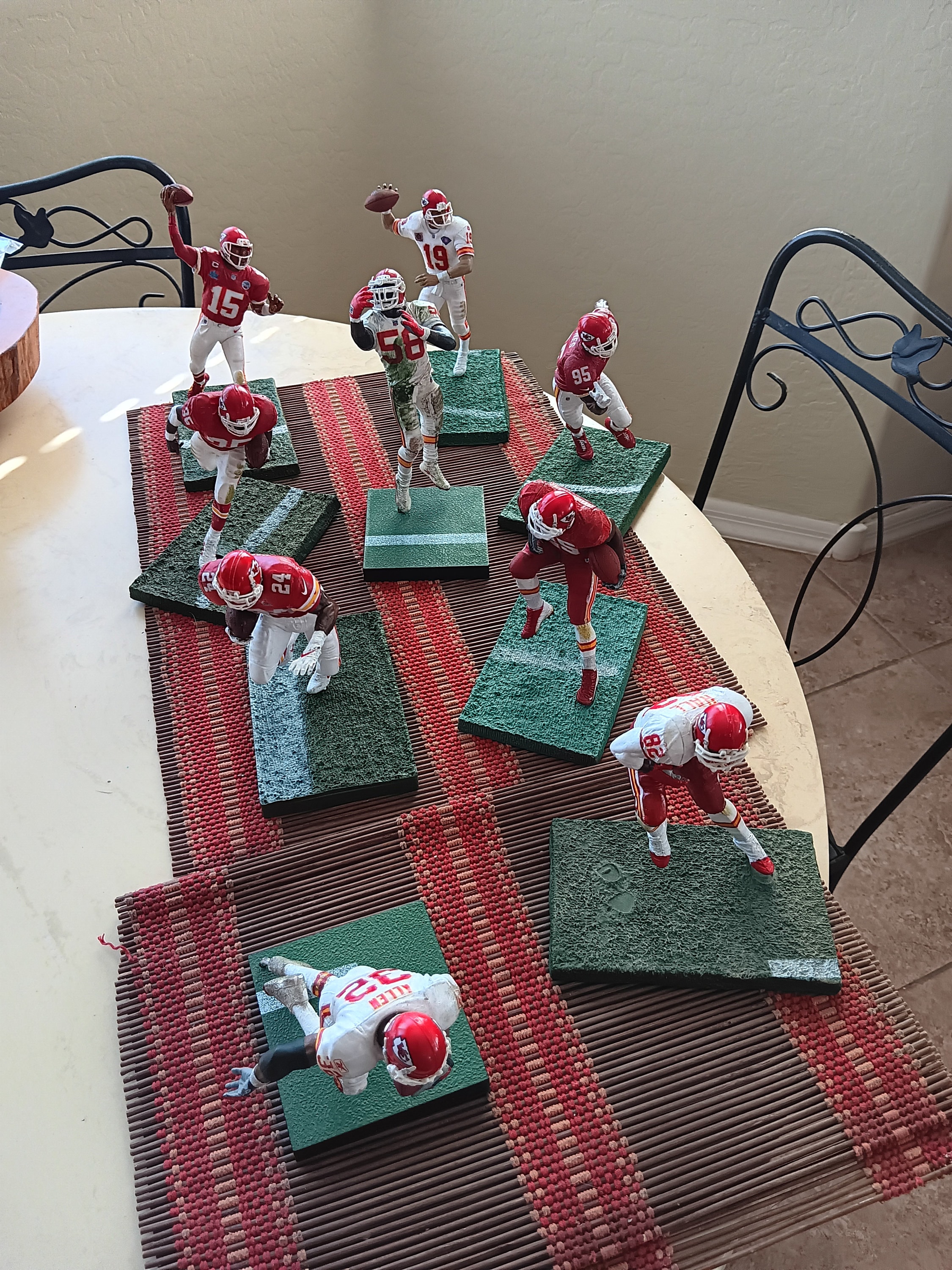 CUSTOM MCFARLANE NFL Figures (chiefs): Allen, Montana, Okoye, Thomas ...
