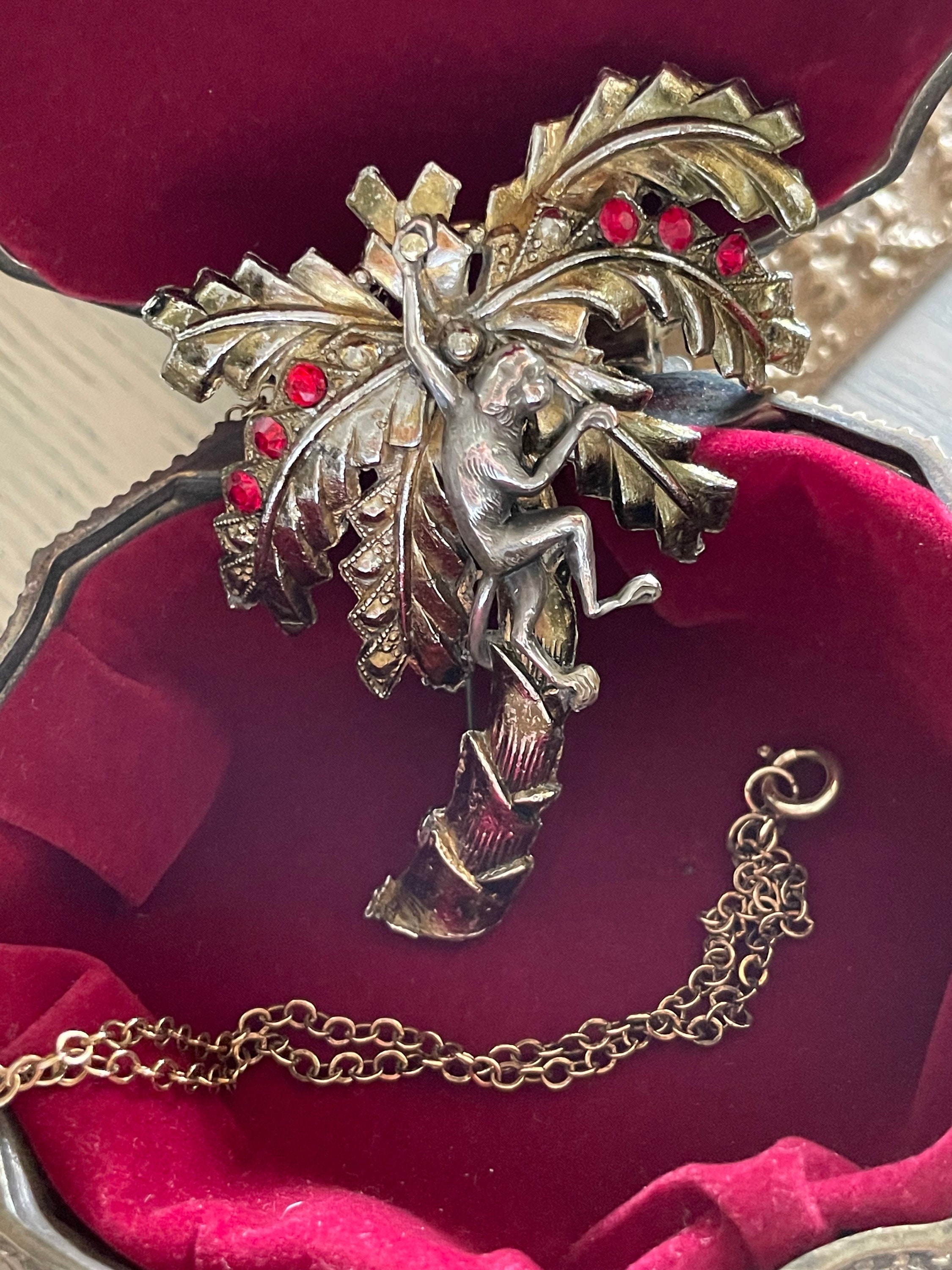 VINTAGE 1940s MONKEY in COCONUT Tree, Brooch/pendant - Etsy