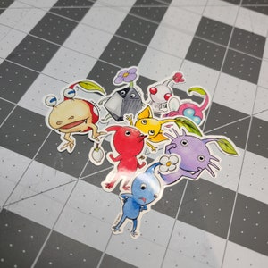 Pikmin: Pikmin Vinyl Sticker Set Red, Yellow, Blue, Purple, White ...