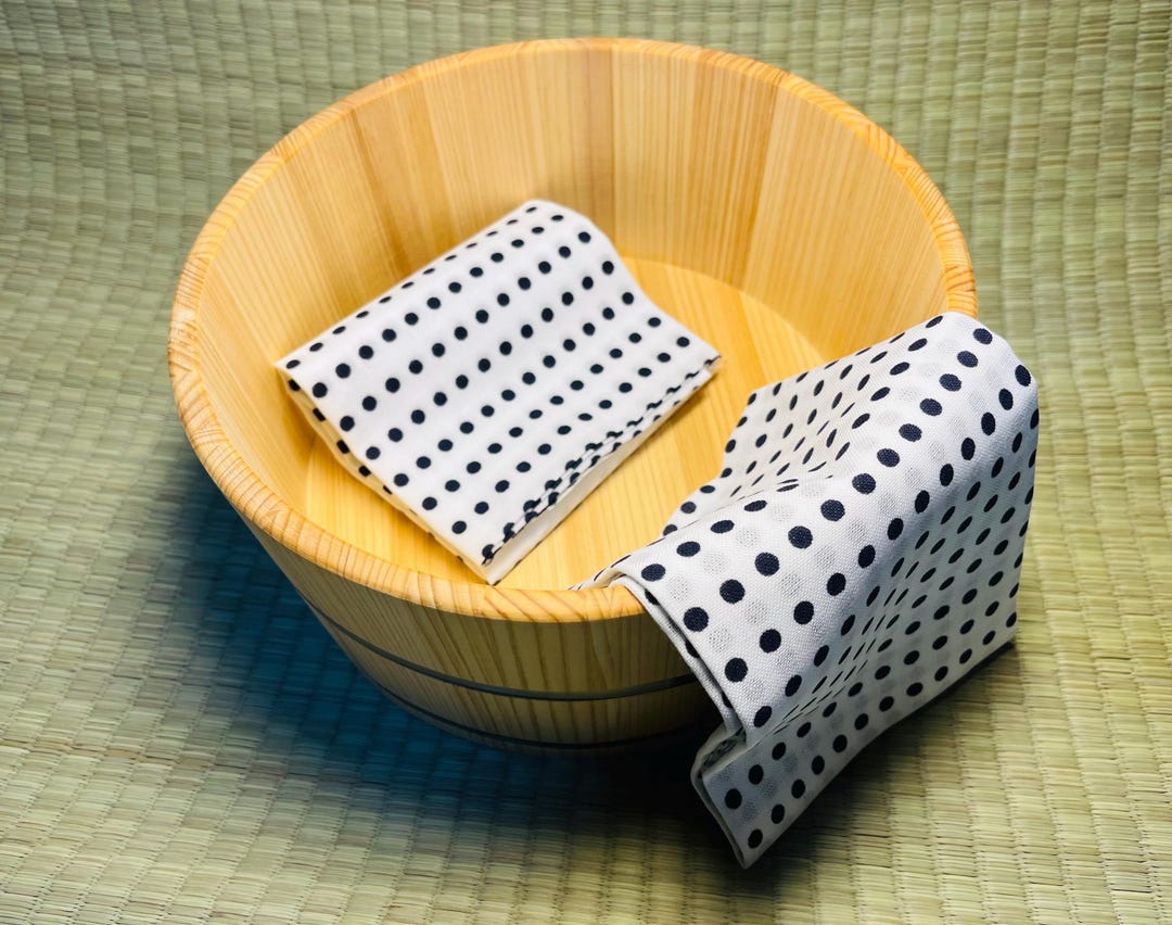Japanese Hinoki Wood Bath Bucket With Traditional Cotton Tenugui Towel ...