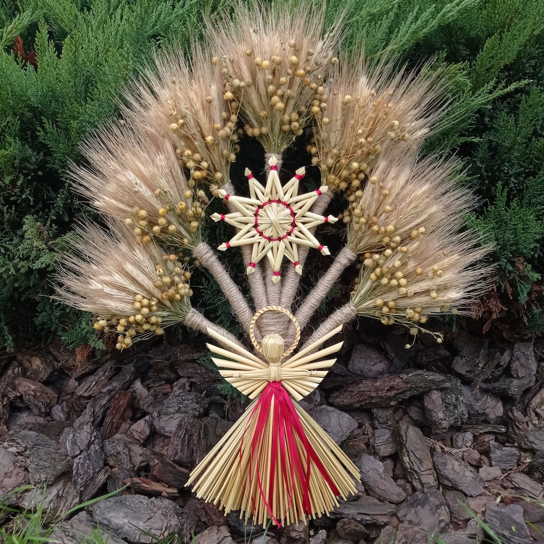 Traditional Ukrainian Didukh. Wheat Bouquet. Straw Wall Ornaments ...