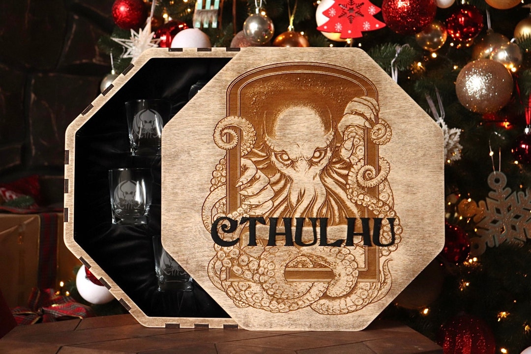 Cthulhu Whiskey Decanter Set: Engraved Glasses & Wooden Box - Etsy