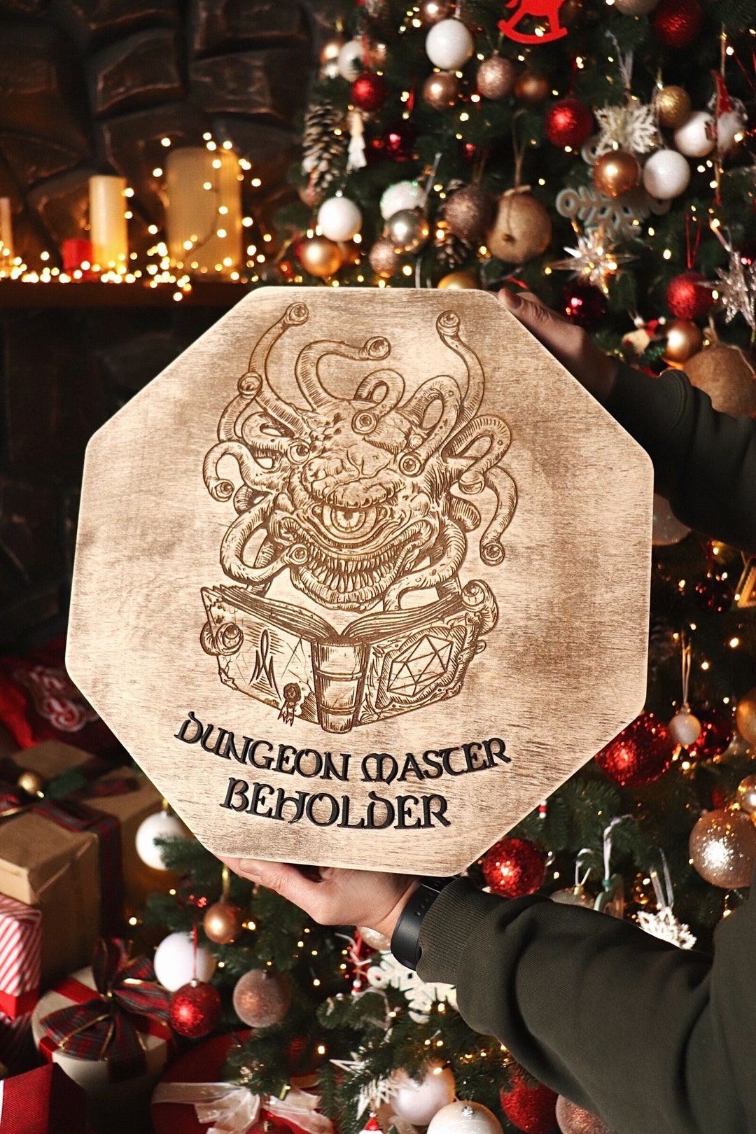 Dungeon Master Whiskey Glasses Set Decanter Set Christmas Beholder ...