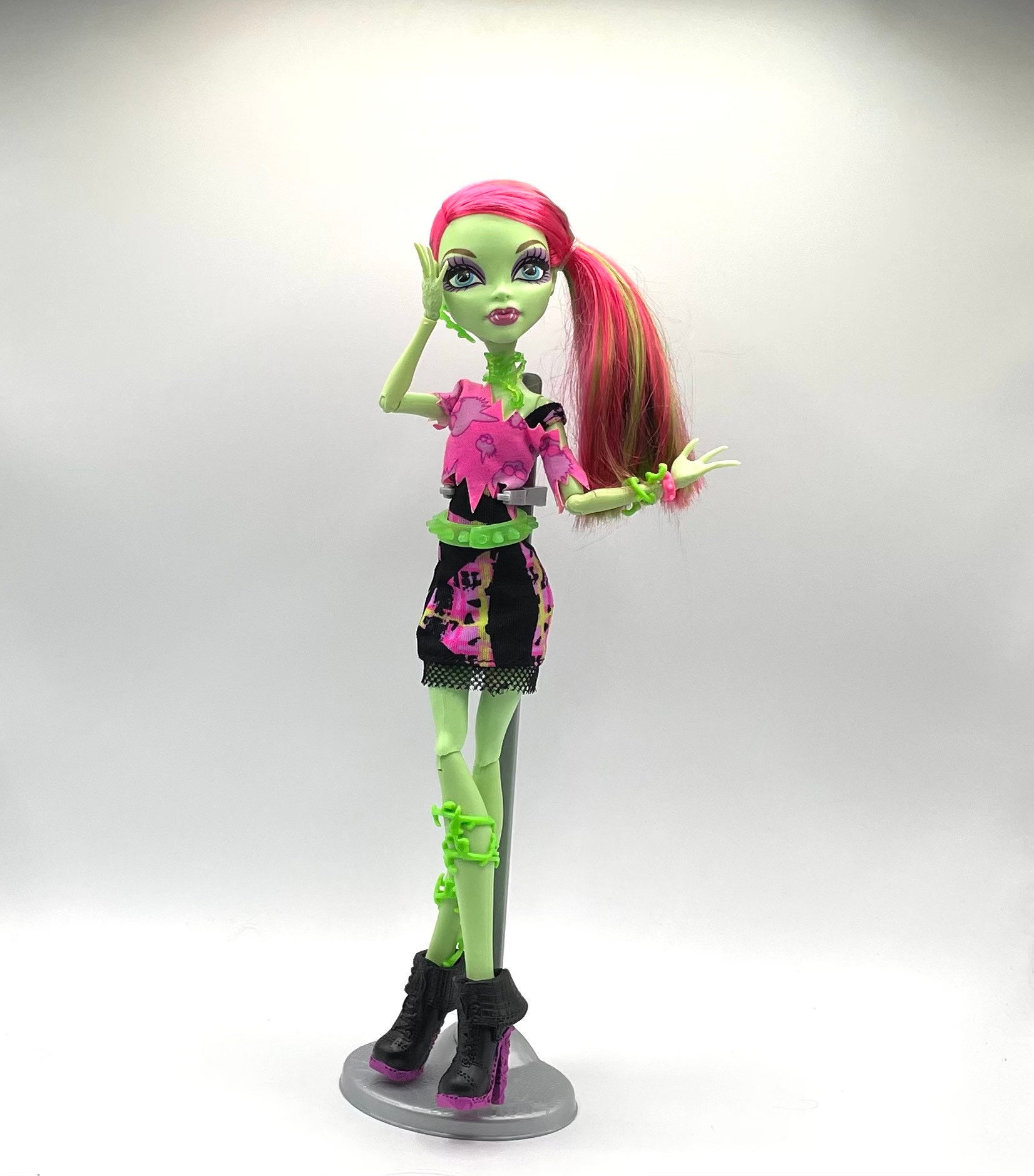 Monster High Venus Mcflytrap Music Festival Doll
