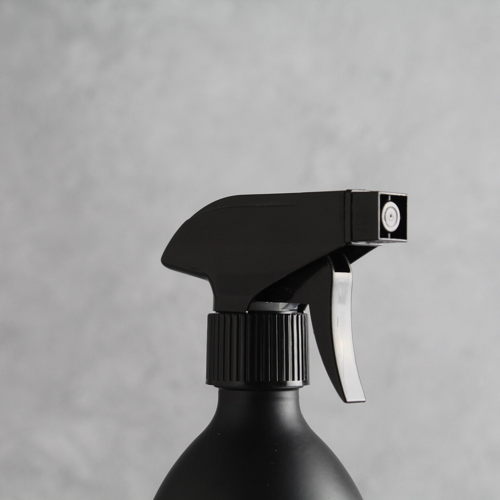 Matte Black Glass Spray Bottle - Refillable Coloured Trigger Spray ...