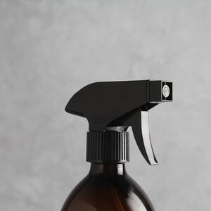 Clear Plastic Spray Bottle - Refillable Bottle With Trigger Spray Lid ...