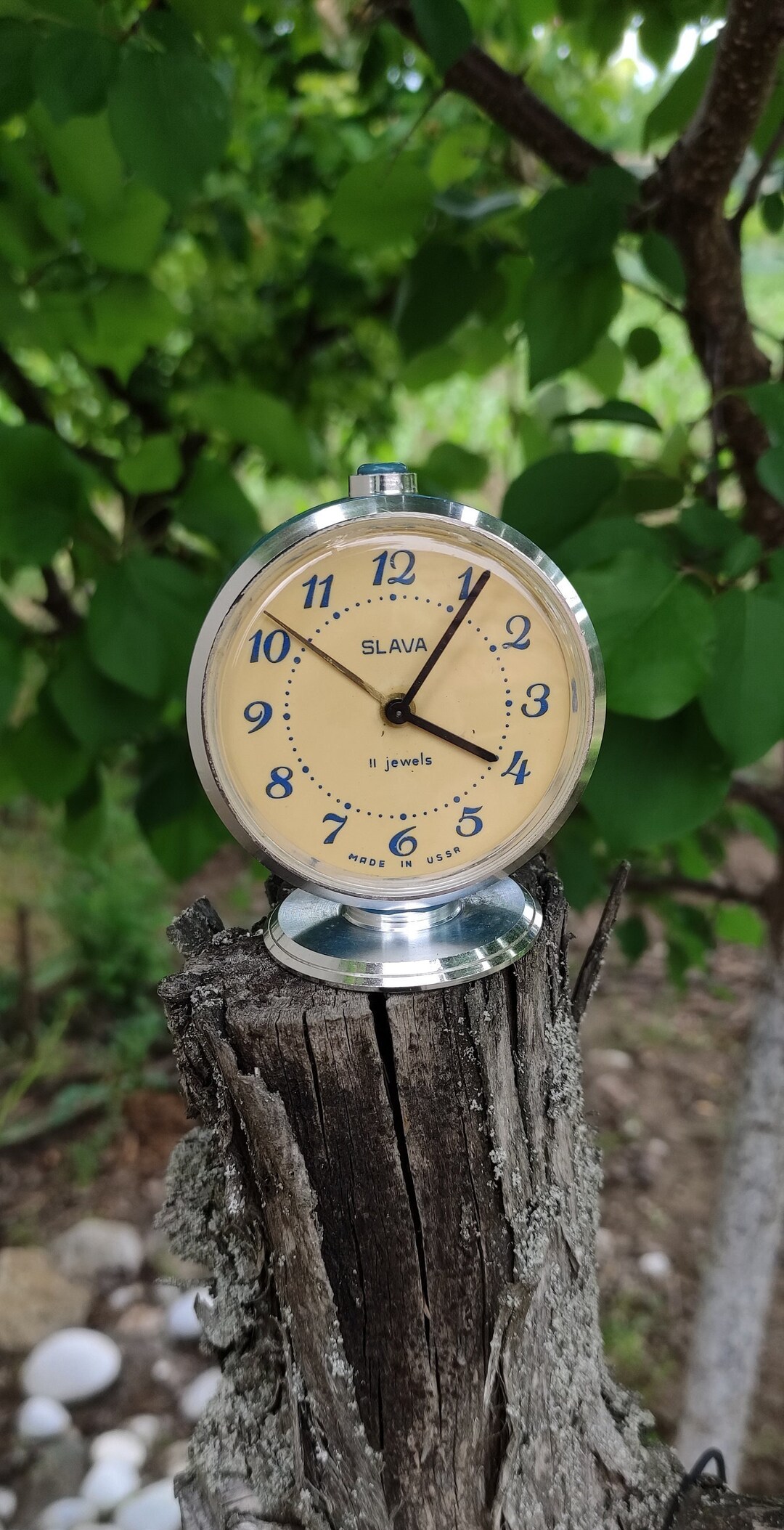 Small, Mechanical Desk Retro Alarm Clock Working Round Green Desk Clock ...