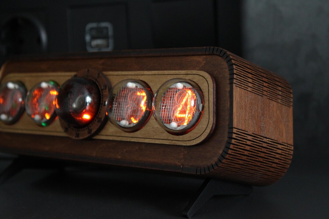 Large Nixie Tube Desk Clock: IN-4 + Dekatron OG-4, Walnut Case - Etsy