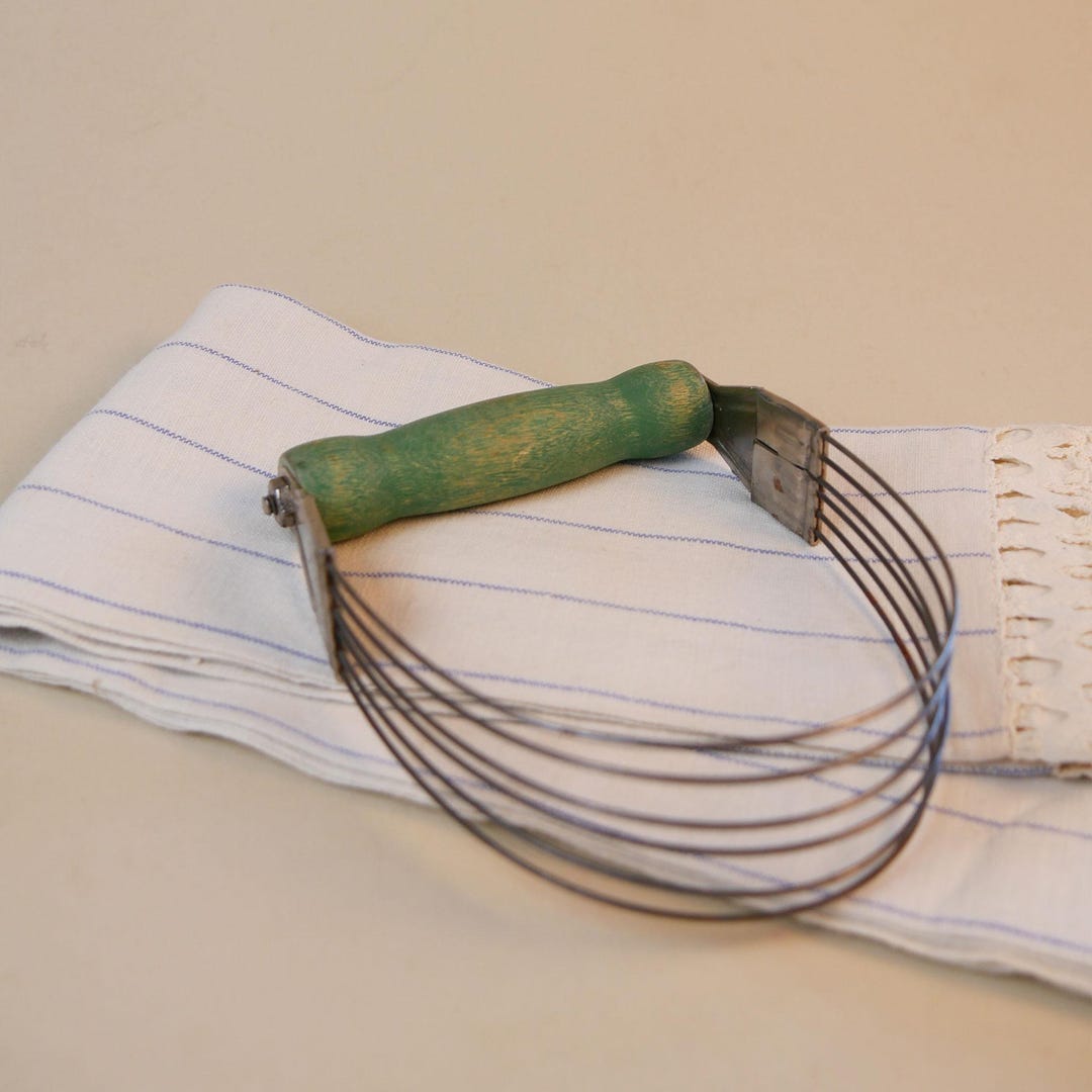 Androck Green Wood Handle Pastry Cutter, Vintage Pastry Cutter, Green ...