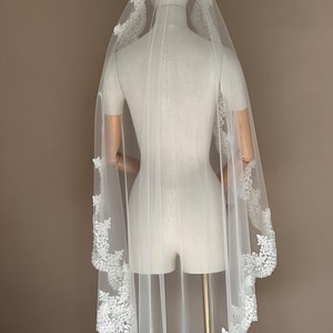 Mantilla Lace Veil Ivory, Fingertip Wedding Veil, Lace Edge Bridal Veil ...
