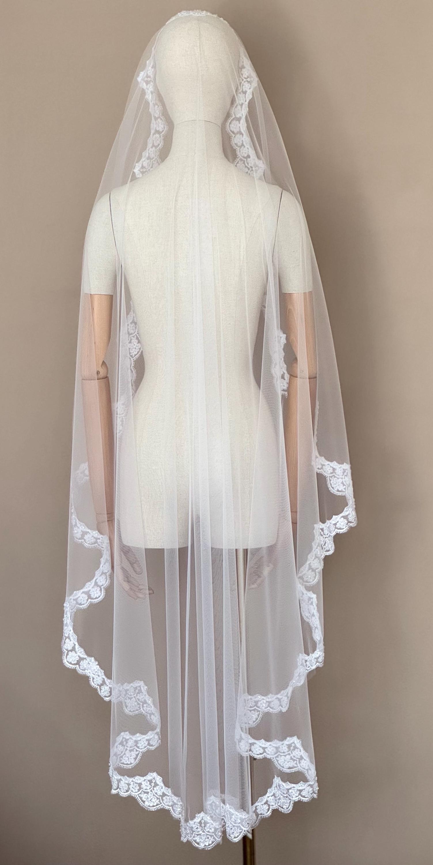 White Veil, Bridal Mantilla Veil, Mantilla Lace Veil, White Lace ...