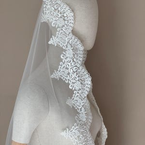 Mantilla Lace Veil Ivory, Fingertip Wedding Veil, Lace Edge Bridal Veil ...