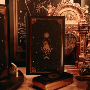 The Marigold Tarot: A Guide to the Symbolism - Hardcover Guidebook ...