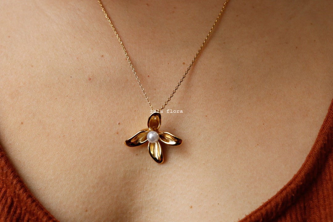 Pearl Center Large Flower Pendant Necklace, Chunky Floral Charm, Gold ...