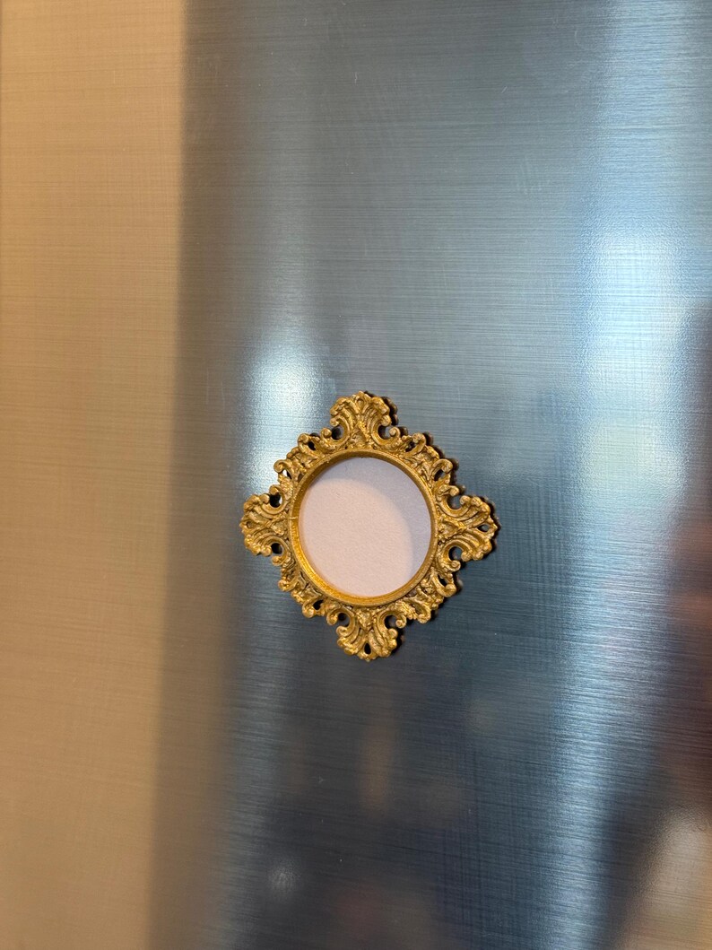 Vintage Style Mini Fridge Magnet Photo Frame: Hand-painted Gold 3D ...