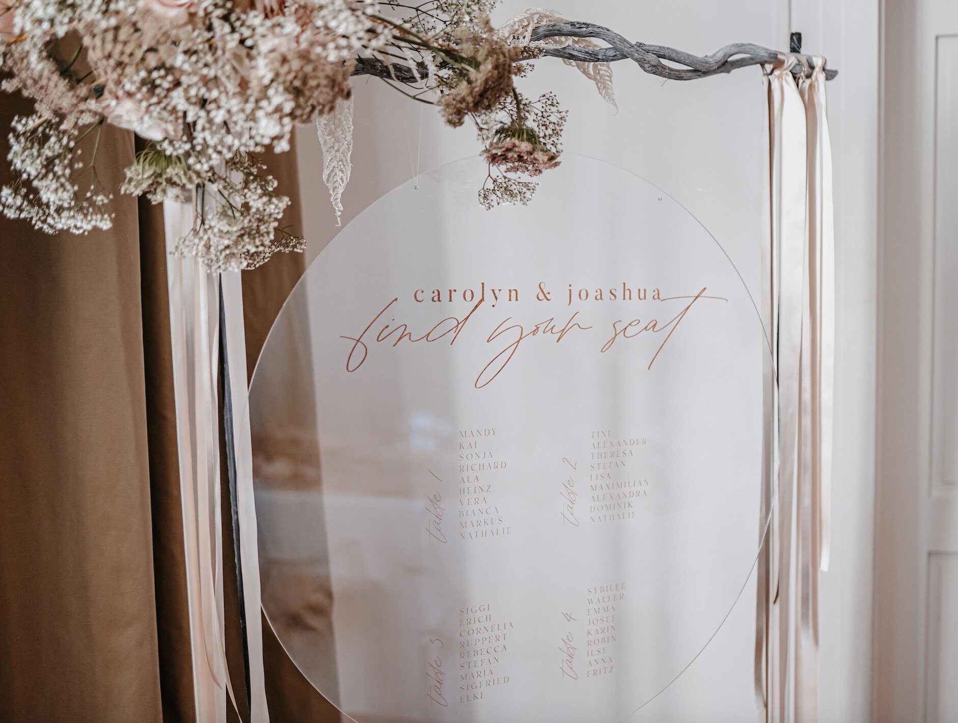 Round Acrylic Table Plan / Seating Plan / Golden Font - Etsy