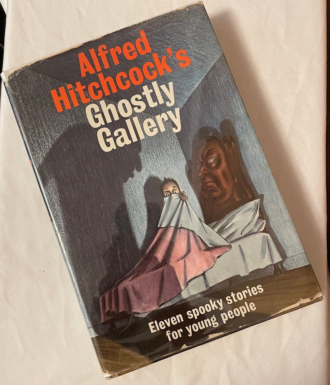 Alfred Hitchcock's Ghostly Gallery: Eleven Spooky Stories for Young ...