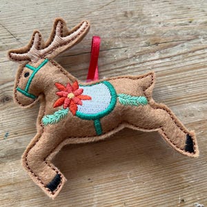 In the Hoop Reindeer Charming Christmas Ornament - Machine Embroidery ...