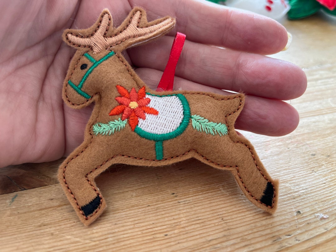 In the Hoop Reindeer Charming Christmas Ornament - Machine Embroidery ...