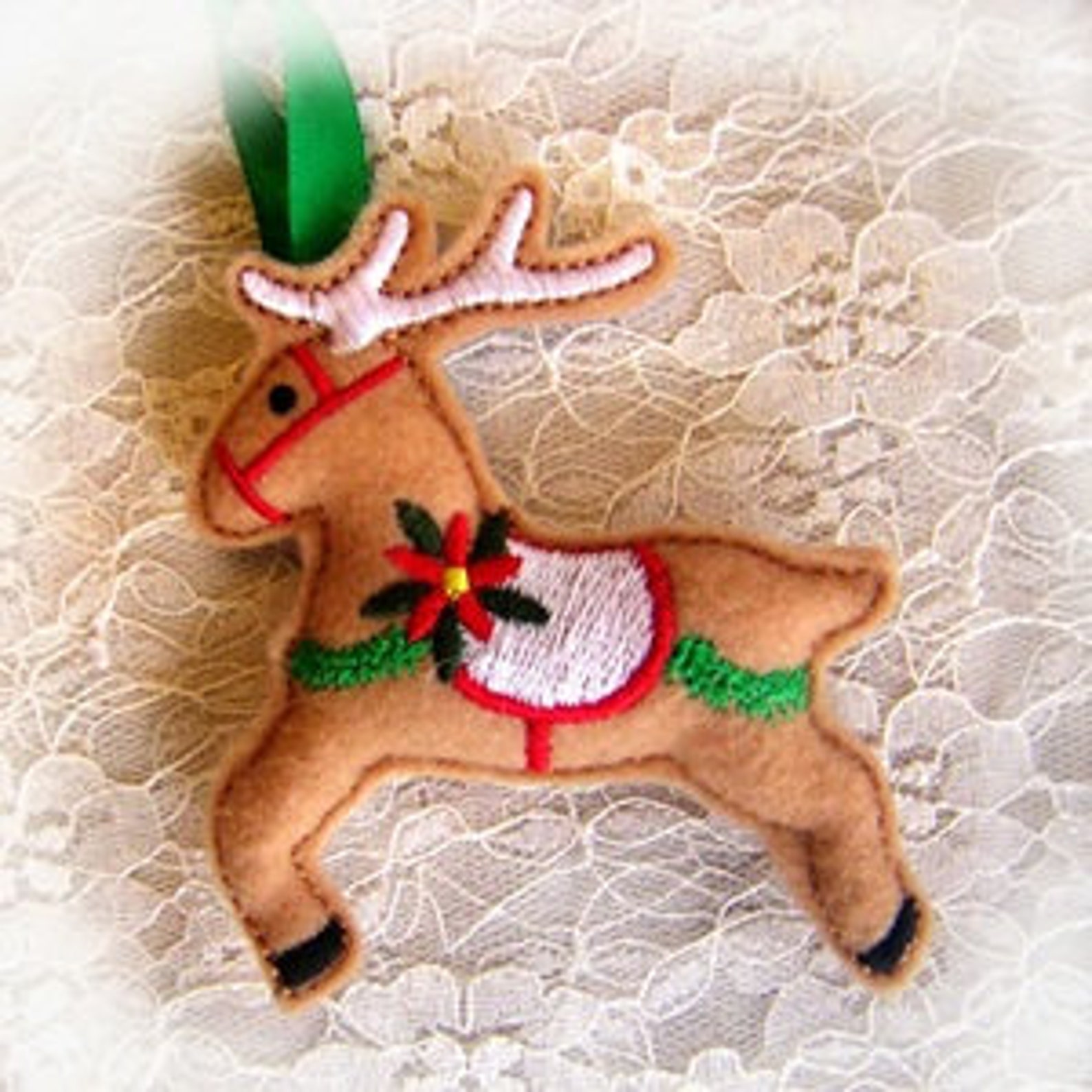 In the Hoop Reindeer Charming Christmas Ornament - Machine Embroidery ...