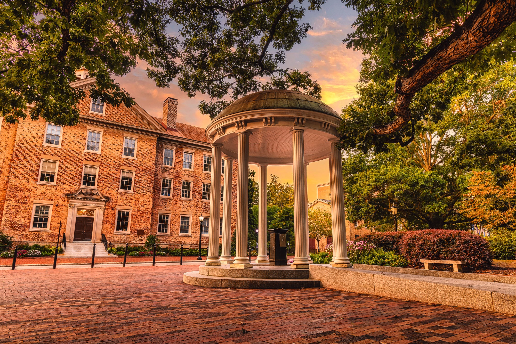 Sunset at UNC Old Well, University of North Carolina at Chapel Hill ...