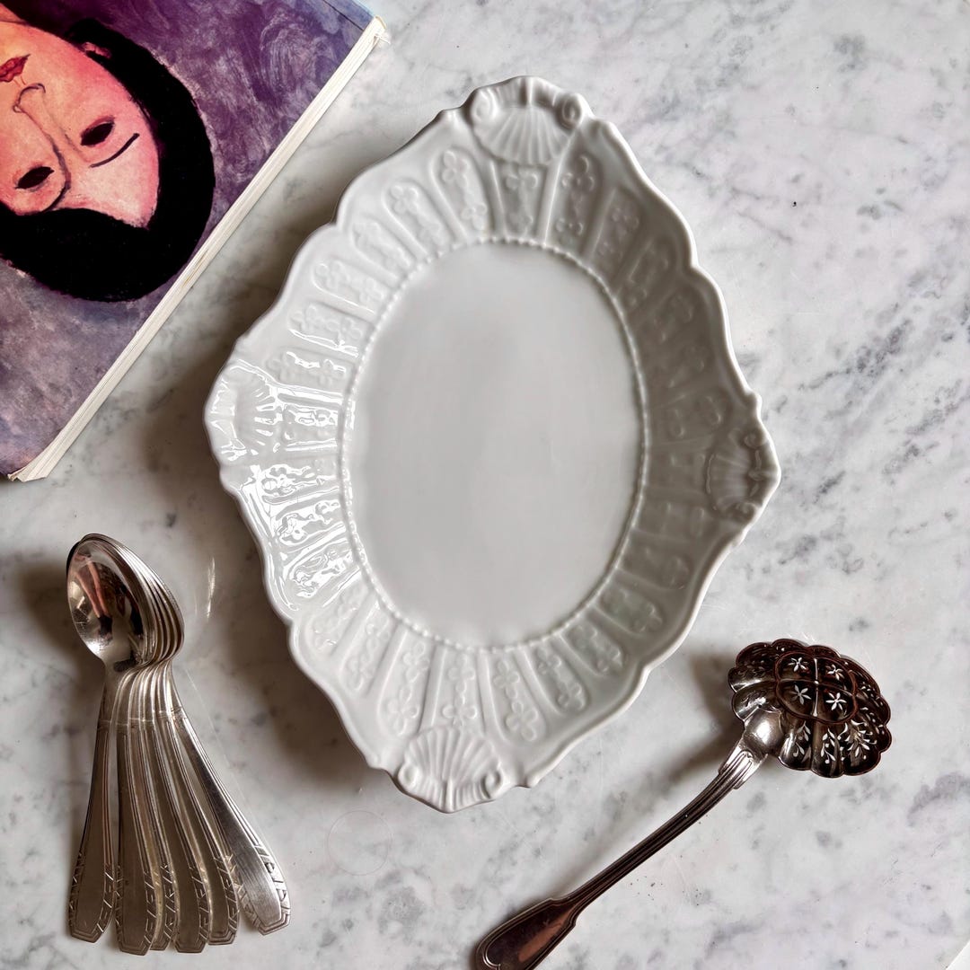 Very Beautiful Vintage Dish With Scalloped Edge and Shell Decoration in ...