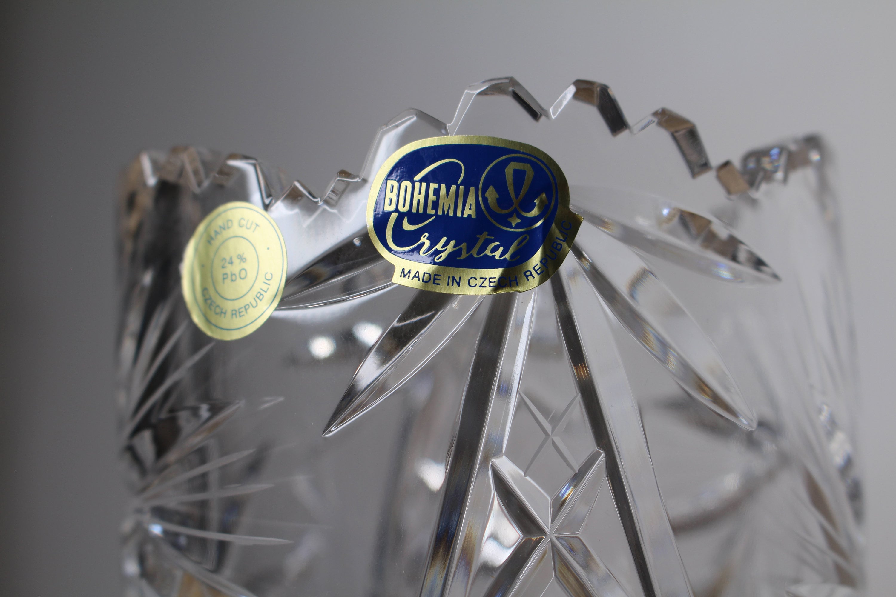 Bohemia Hand Cut Lead Crystal Vase With Beautiful Spiral Star Design & teeth Rim 25cm Tall, 24% ...