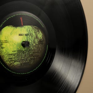 Vinyl Record Disc Wall Mount | Floating LP Display | Minimalist Music ...