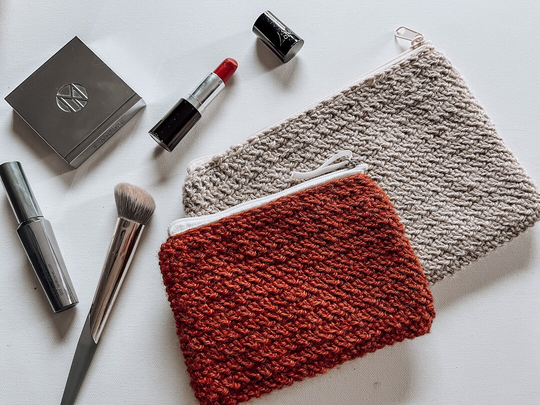 No Sew Crochet Zipper Pouch Pattern // Crochet Travel Bag Pattern ...