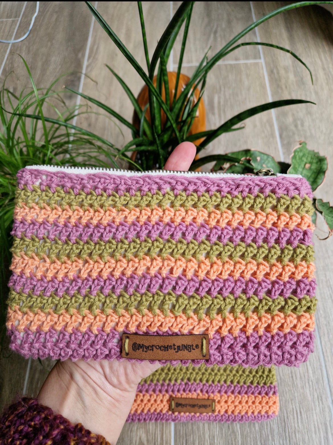 No Sew Crochet Zipper Pouch Pattern // Crochet Travel Bag Pattern ...